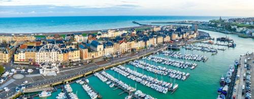 Avec Jardinet Sans Vis A Vis Plein Centre Ville Au Rdc 350m De La Plage - Dieppe