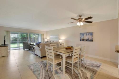 Steps To Beach! 4 Condos In 1- Perfect For Groups - Riviera Beach, FL