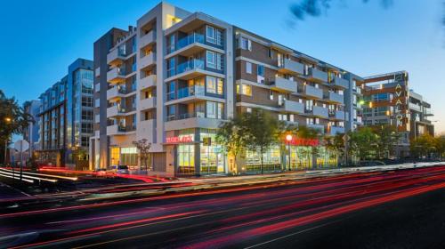 West Hollywood Skyline 2 Bd Suite With Free Parking - Hollywood, CA