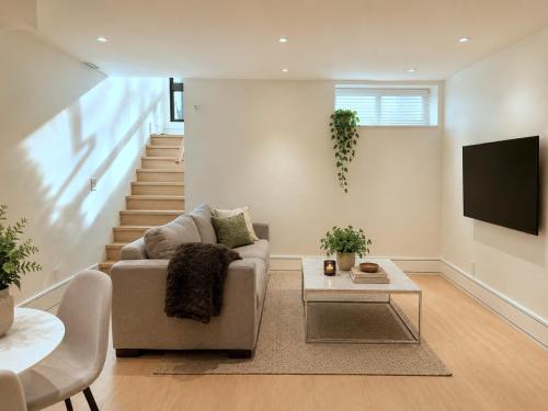 Premium Designer Retreat With Private Deck High Park - Toronto