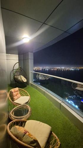 Panoramic Sea & City Views Private Balcony - Manama
