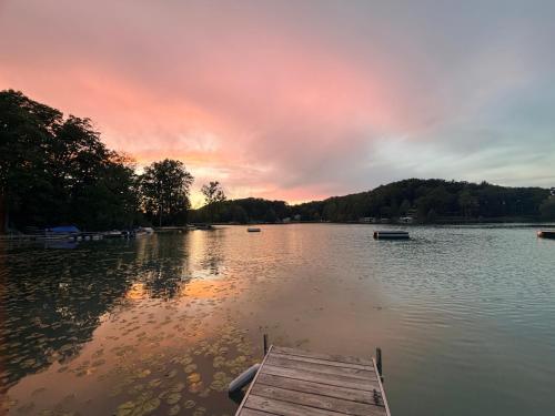 Emerald Cove Cottage-3 Bd, 2 Ba-sleeps 10 - Diamond Lake, White Cloud