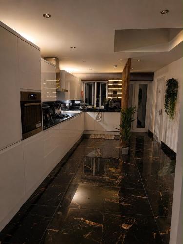 Alross Rental - Elegant London Stay With Free Breakfast - Central London