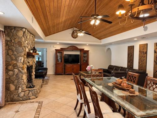 Beautiful Vacation Home Across From Lake Okeechobee - Lake Okeechobee, FL