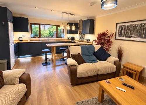New City Flat, 3 X Double Bed En-suite Bedrooms, Private Kitchen & Lounge, Free Private Parking & Ow - Exeter