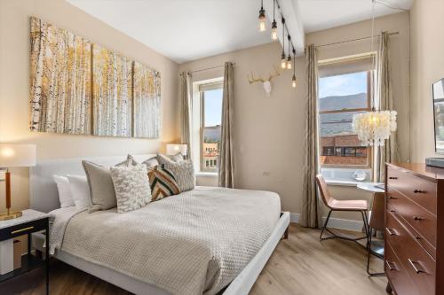 Independence Square 304, Stylish Hotel Room With Downtown Views & Great Location - Aspen, CO