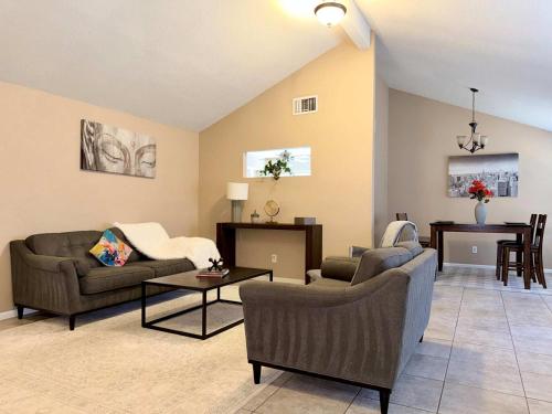 Katy Hideaway - Charming 3 Bdr - Katy, TX