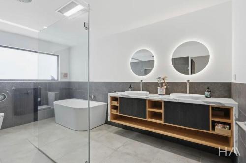 Contemporary Seaside Escape - Binalong Bay