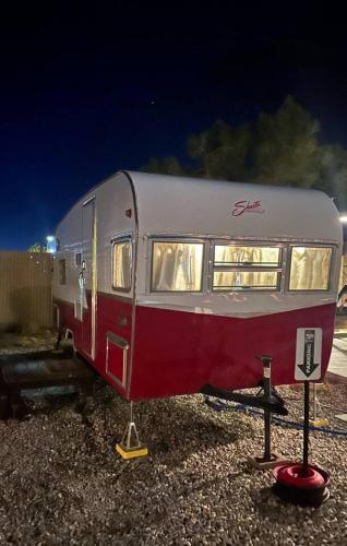 Shasta Trailer- Vintage Charm, Modern Comfort Pool - Yucca Valley, CA
