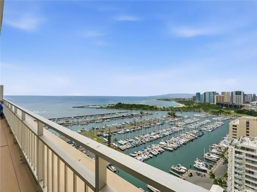 Ilikai - 4 Br, Oceanfront, 2 Units - Honolulu, HI