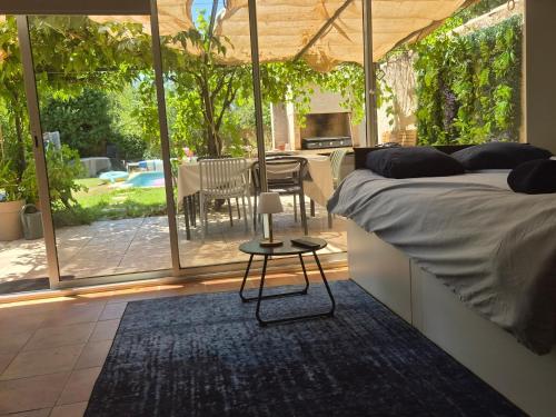 Studio With Pool And Quiet, Non-shared Garden, 1 Lit Double - Gardanne