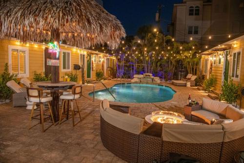 King Bed-step To Madeira Beach-heated Pool-private - Madeira Beach, FL