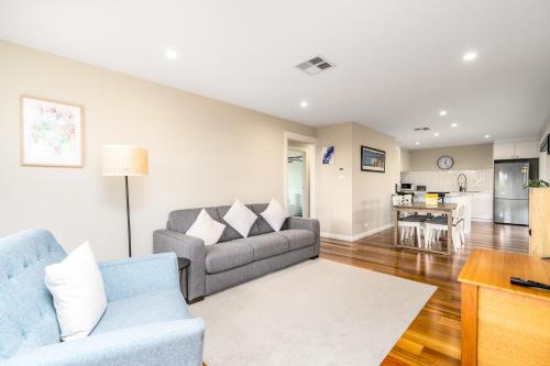 Comfy And Modern House With Outdoor Dining And Wifi - Hosted By Canstay - Canberra