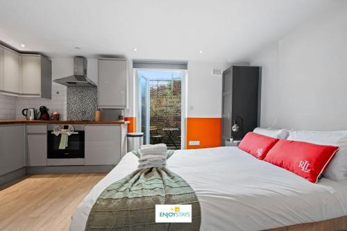 Stylish Studio Retreat - West London Location - Hammersmith - London