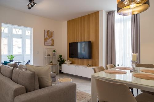 Designer Apt Maltese Balcony Steps Away From Sea - La Valeta