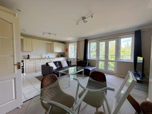 Spacious Two Bedroom Apartment In Bracknell - Bracknell