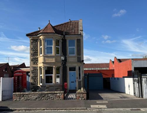 Quirky Large Victorian House With Private Parking - Brístol