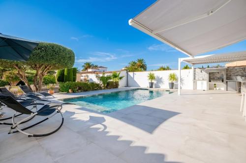 Welcoming Villa In Empuriabrava With Private Pool - Empuriabrava