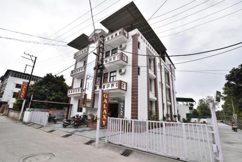 Hotels and accommodation near Graphic Era Hill University
