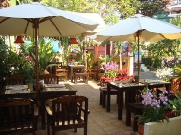 Thapae Gate Lodge - Chiang Mai