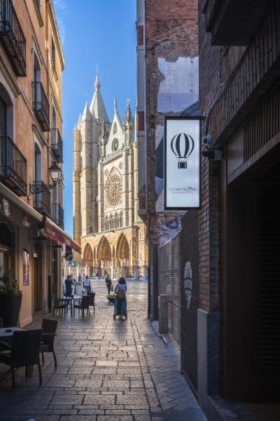 Globetrotter Hostel, By Albany - León