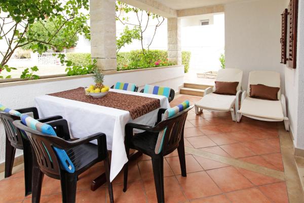 Rose Garden Apartments - Bol