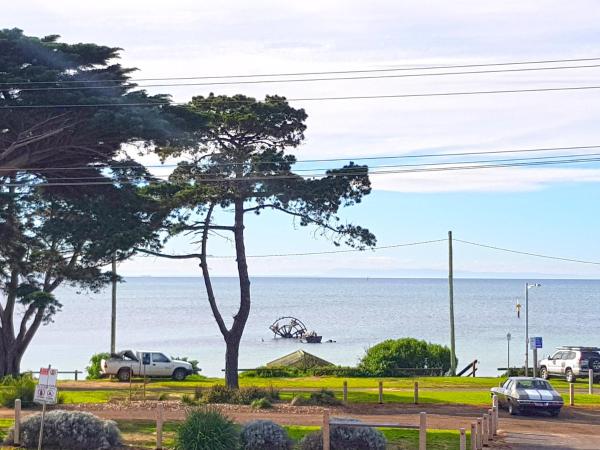 The Esplanade Holiday Home - Melbourne