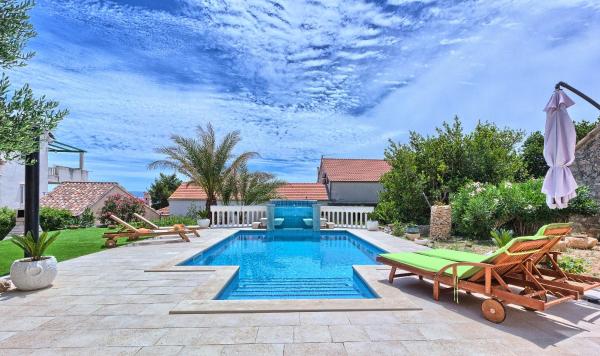 Lantana Holiday Home - Bol