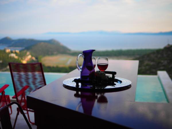 Red Grey Sea View Villa - Неа-Макри