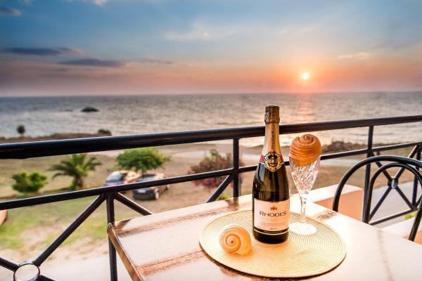 Faros Apartments - Greece