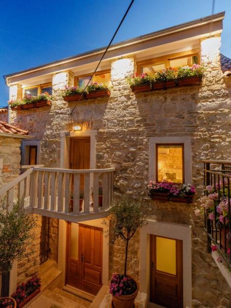 Stone House Luxury Rooms - Podstrana