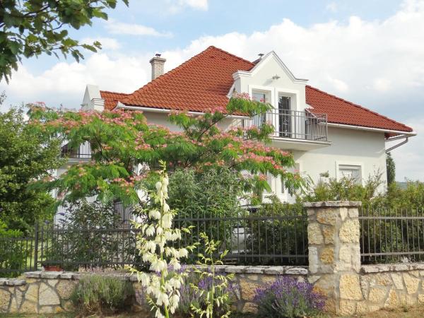 Albízia Apartments - Csopak