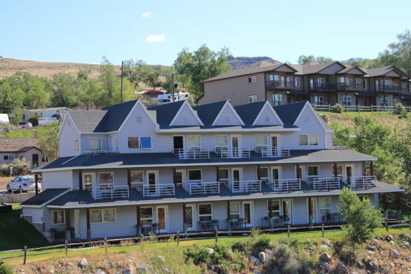 Absaroka Lodge - Gardiner, MT
