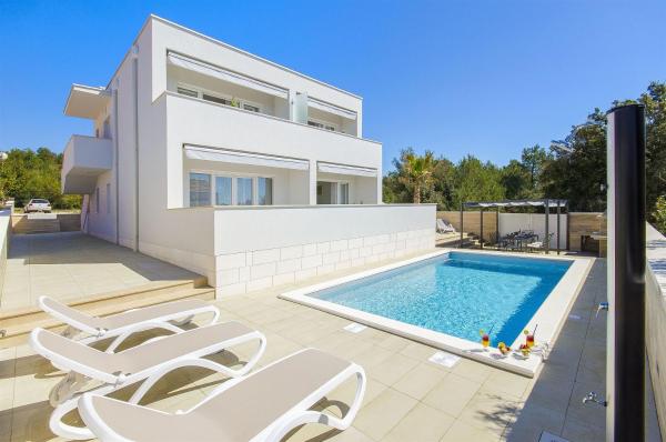 Apartments Villa V - Vir