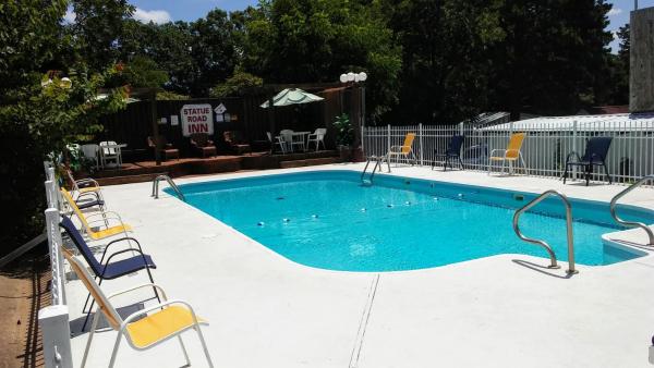 Passion Play Road Inn - Formerly Statue Road Inn - Eureka Springs, AR