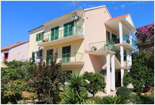 Apartments Lujo - Primošten