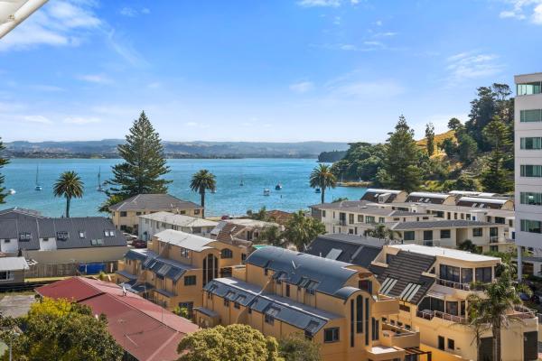 Ocean View Beach Escape - Top Floor Apartments, Mt Maunganui Base - Mount Maunganui