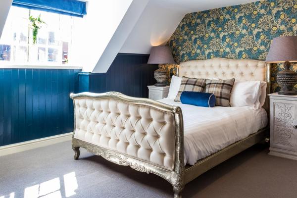 The Dirty Bottles Hotel - Alnwick