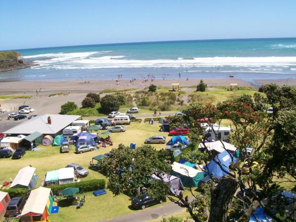 Right By The Beach. Traditional Kiwi Campground. - New Zealand