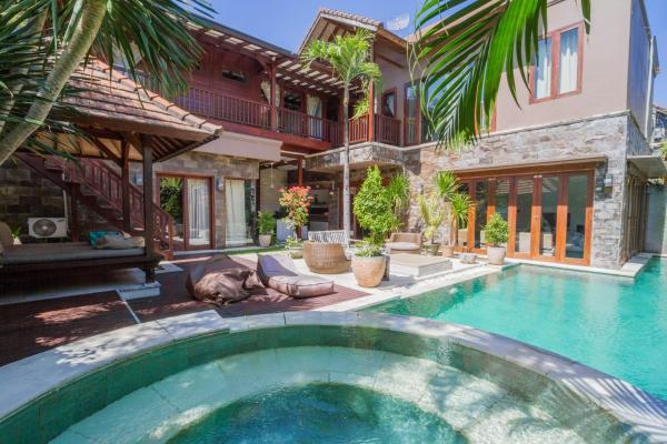 Villa Martine - Fantastic 5br Villa - Perfect Location In Seminyak - クタ