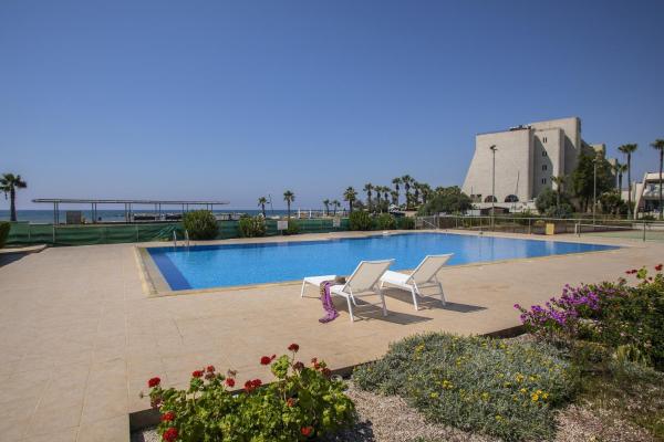 Larnaca Sunshore Beachfront Suite - Chipre