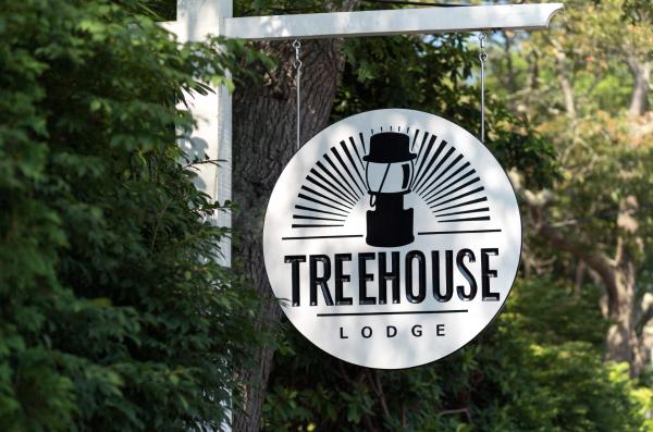 Treehouse Lodge - Falmouth, MA