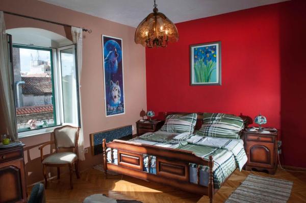 Room With Private Bathroom (Do Not Have A Kitchen) - Split