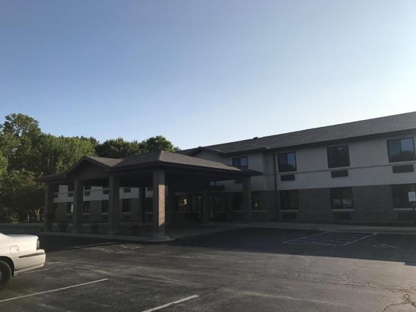 Econo Lodge Inn & Suites - Door County, WI