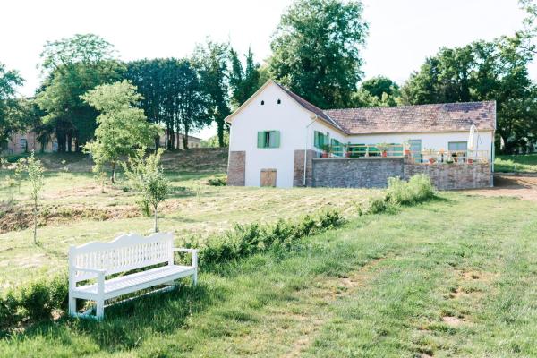 Maison Bogart - Hungary