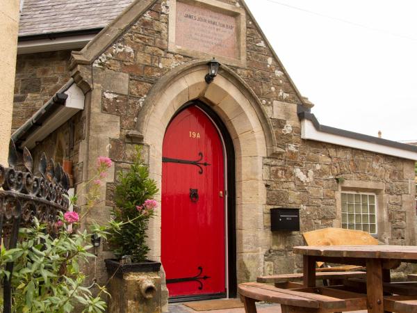 James John Hamilton House And Backpacker Hostel - Wales