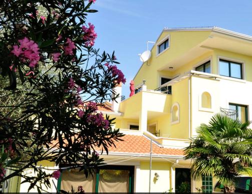 Apartments Adri, Parking In The Yard - Rovinj