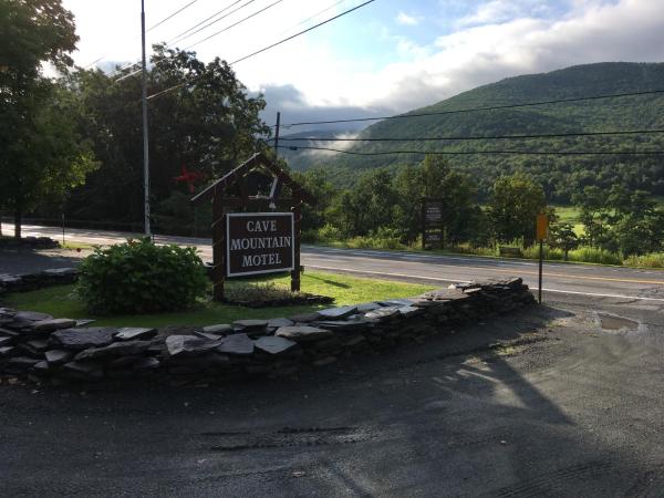 Cave Mountain Motel - Tannersville, NY
