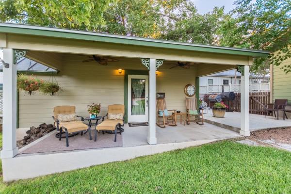Agape Front Cottage - Fredericksburg, TX
