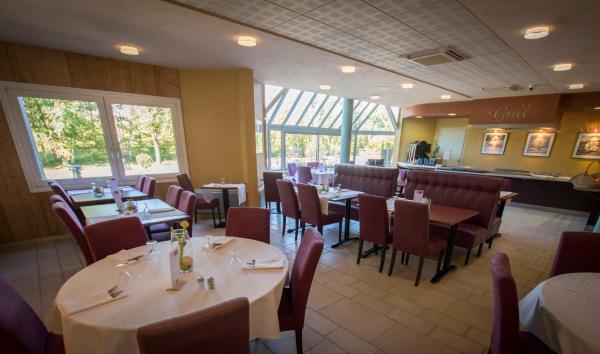 Logis Hotel Des Cépages - Poligny